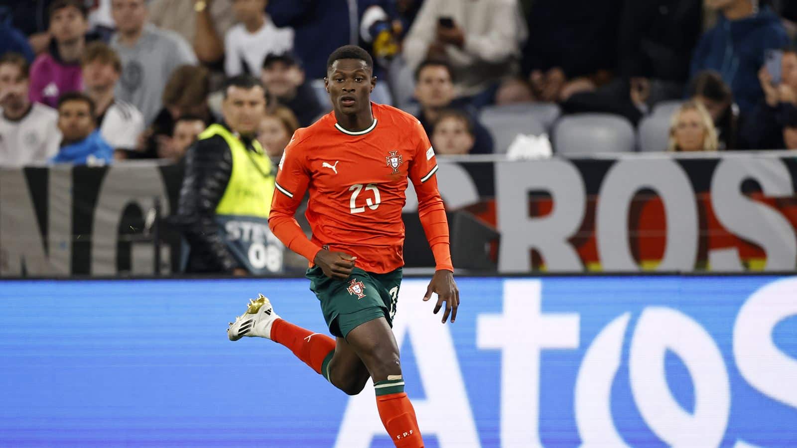 Nuno Mendes muselle Lamine Yamal : le Portugal remporte la Ligue des ...